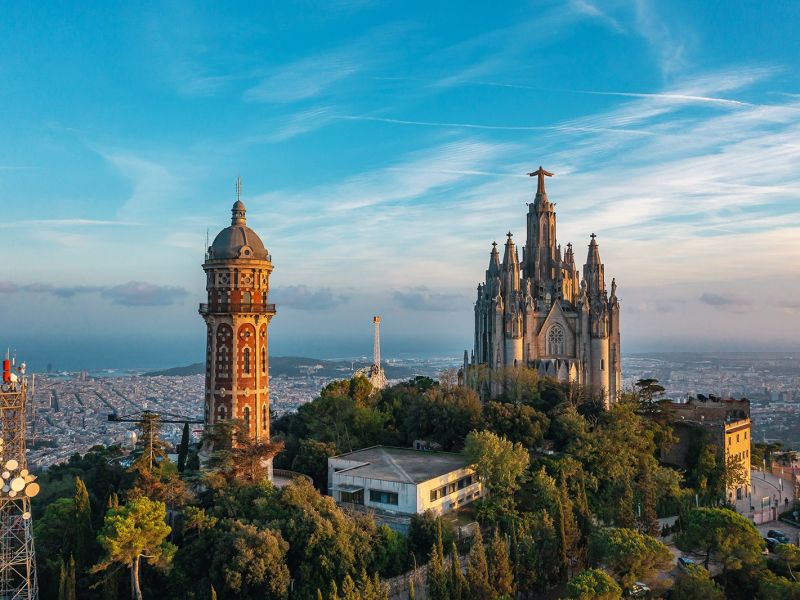 Letenky Praha - Barcelona, pravidelné a přímé lety od 2 480 Kč